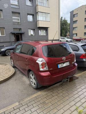 Red Toyota Corolla Verso 2006 in Kaunas, with an engine capacity of 2.00 L and mileage of 265 thousand km for 1399 €, photo 12 on AUTOMOTO.COM.LV