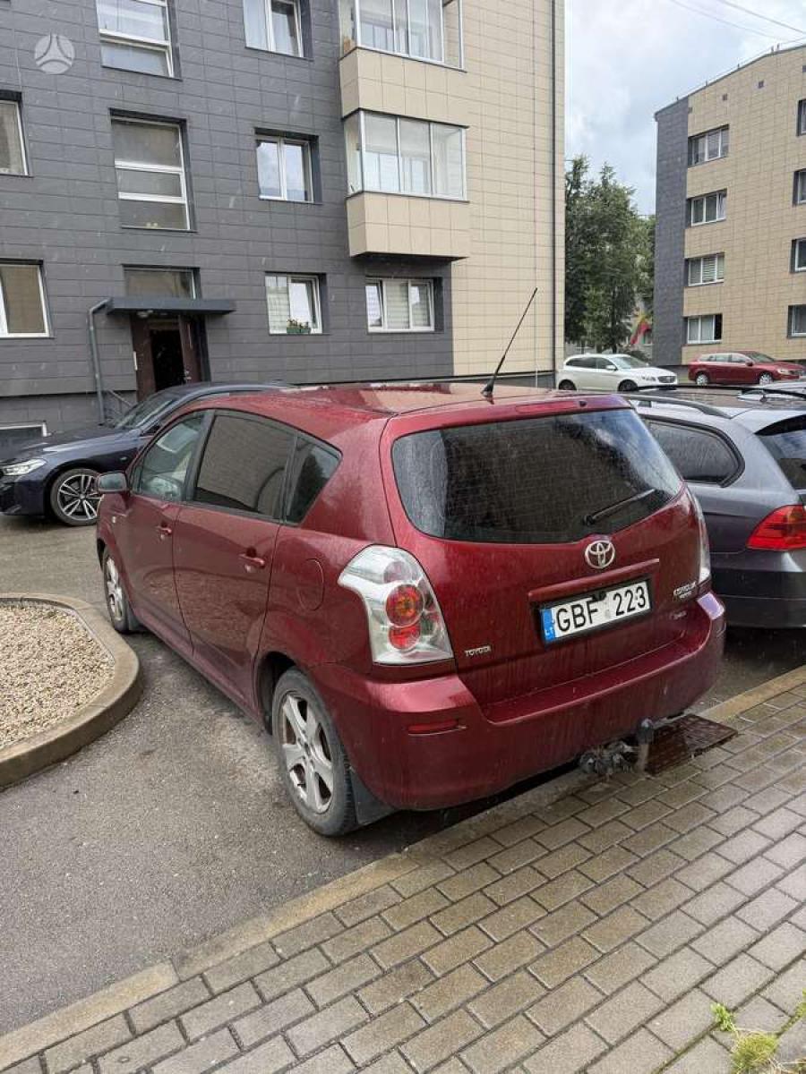 Red Toyota Corolla Verso 2006 in Kaunas, with an engine capacity of 2.00 L and mileage of 265 thousand km for 1399 €, photo 12 on AUTOMOTO.COM.LV