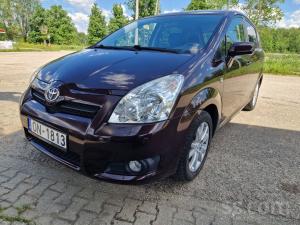 Sarkans Toyota Corolla Verso 2008 Ogre, ar dzinēja tilpumu 1.80 L un nobraukumu 144 tūkst. km par 4950 €, foto  vietnē AUTOMOTO.COM.LV