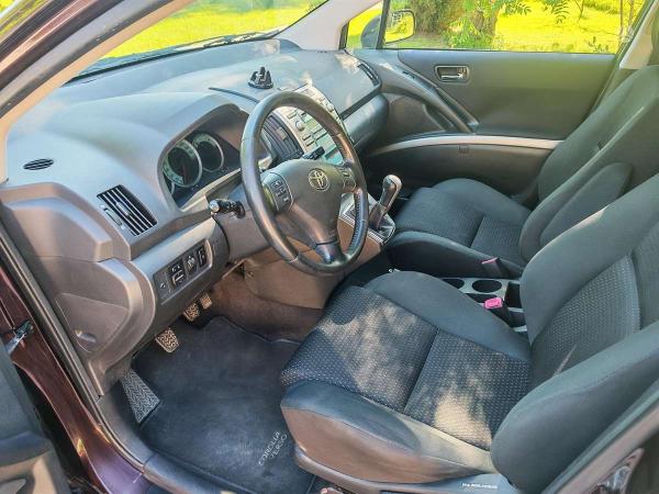 Sarkans Toyota Corolla Verso 2008 Šauļi, ar dzinēja tilpumu 2.23 L un nobraukumu 269 tūkst. km par 2000 €, foto 2 vietnē AUTOMOTO.COM.LV