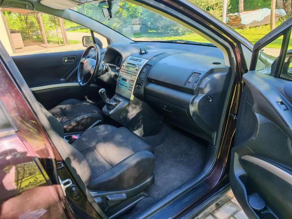 Sarkans Toyota Corolla Verso 2008 Šauļi, ar dzinēja tilpumu 2.23 L un nobraukumu 269 tūkst. km par 2000 €, foto 9 vietnē AUTOMOTO.COM.LV