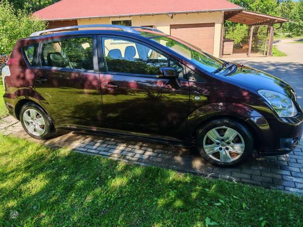 Sarkans Toyota Corolla Verso 2008 Šauļi, ar dzinēja tilpumu 2.23 L un nobraukumu 269 tūkst. km par 2000 €, foto 10 vietnē AUTOMOTO.COM.LV