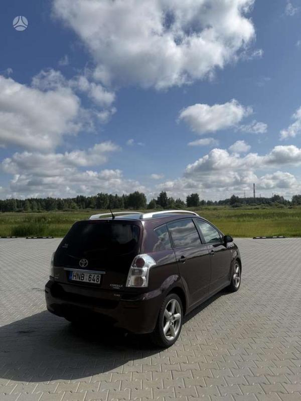 Sarkans Toyota Corolla Verso 2008 Šauļi, ar dzinēja tilpumu 2.23 L un nobraukumu 300 tūkst. km par 2250 €, foto 3 vietnē AUTOMOTO.COM.LV