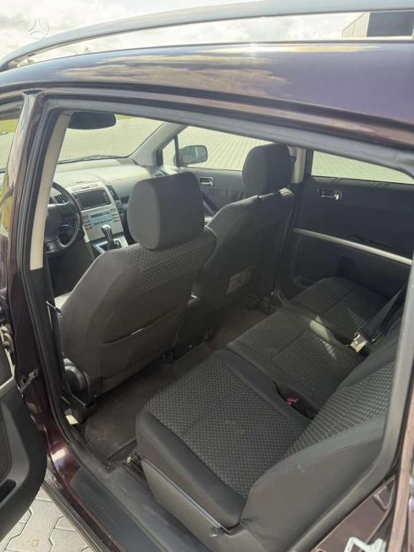 Sarkans Toyota Corolla Verso 2008 Šauļi, ar dzinēja tilpumu 2.23 L un nobraukumu 300 tūkst. km par 2250 €, foto 8 vietnē AUTOMOTO.COM.LV