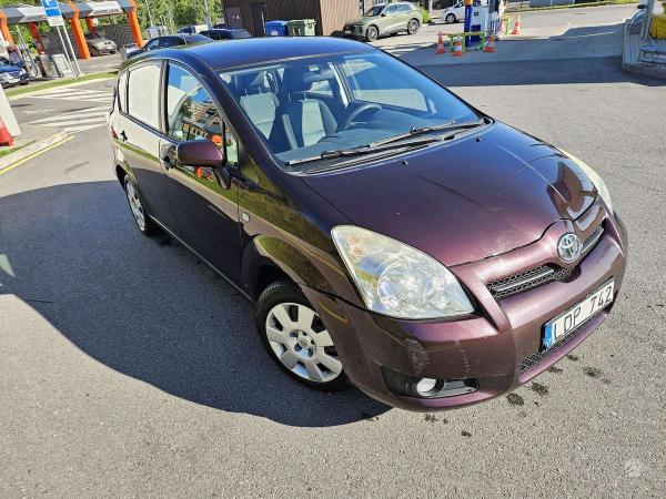 Red Toyota Corolla Verso 2008 in Vilnius, with an engine capacity of 1.60 L and mileage of 217 thousand km for 3400 €, photo 7 on AUTOMOTO.COM.LV