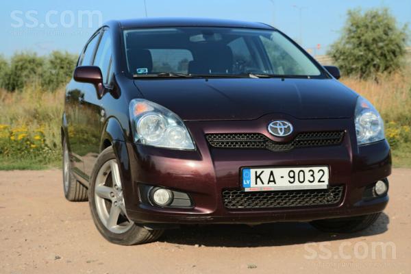 Sarkans Toyota Corolla Verso 2008 Rīga, ar dzinēja tilpumu 2.20 L un nobraukumu 350 tūkst. km par 2000 €, foto 1 vietnē AUTOMOTO.COM.LV