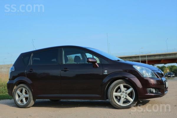 Sarkans Toyota Corolla Verso 2008 Rīga, ar dzinēja tilpumu 2.20 L un nobraukumu 350 tūkst. km par 2000 €, foto 3 vietnē AUTOMOTO.COM.LV