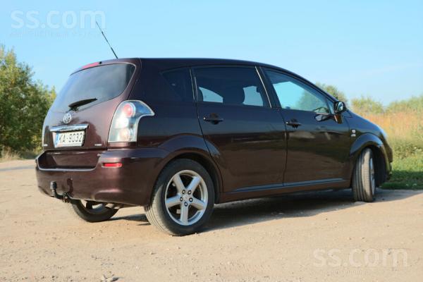 Sarkans Toyota Corolla Verso 2008 Rīga, ar dzinēja tilpumu 2.20 L un nobraukumu 350 tūkst. km par 2000 €, foto 4 vietnē AUTOMOTO.COM.LV