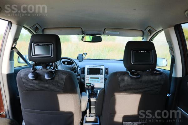 Sarkans Toyota Corolla Verso 2008 Rīga, ar dzinēja tilpumu 2.20 L un nobraukumu 350 tūkst. km par 2000 €, foto 6 vietnē AUTOMOTO.COM.LV