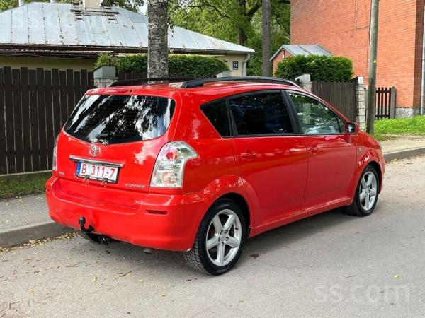 Red Toyota Corolla Verso 2009 in Riga, with an engine capacity of 2.20 L and mileage of 0 thousand km for 2299 €, photo 6 on AUTOMOTO.COM.LV