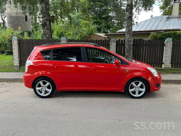 Red Toyota Corolla Verso 2009 in Riga, with an engine capacity of 2.20 L and mileage of 0 thousand km for 2299 €, photo 7 on AUTOMOTO.COM.LV