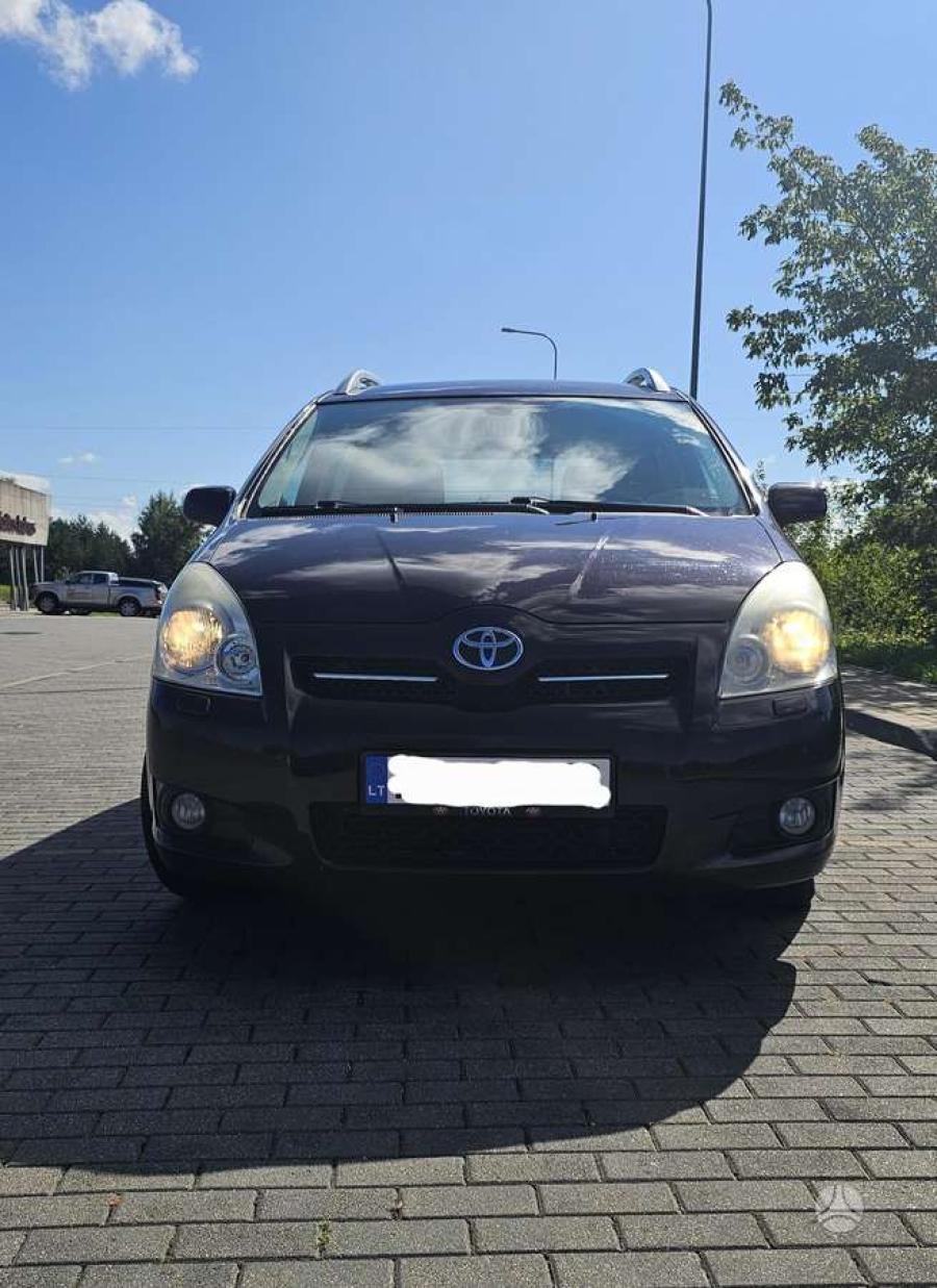 Sarkans Toyota Corolla Verso 2009 Anykščiai, ar dzinēja tilpumu 2.23 L un nobraukumu 265 tūkst. km par 3000 €, foto 3 vietnē AUTOMOTO.COM.LV