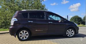 Sarkans Toyota Corolla Verso 2009 Anykščiai, ar dzinēja tilpumu 2.23 L un nobraukumu 265 tūkst. km par 3000 €, foto 4 vietnē AUTOMOTO.COM.LV