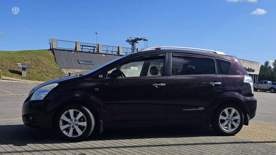 Sarkans Toyota Corolla Verso 2009 Anykščiai, ar dzinēja tilpumu 2.23 L un nobraukumu 265 tūkst. km par 3000 €, foto 5 vietnē AUTOMOTO.COM.LV