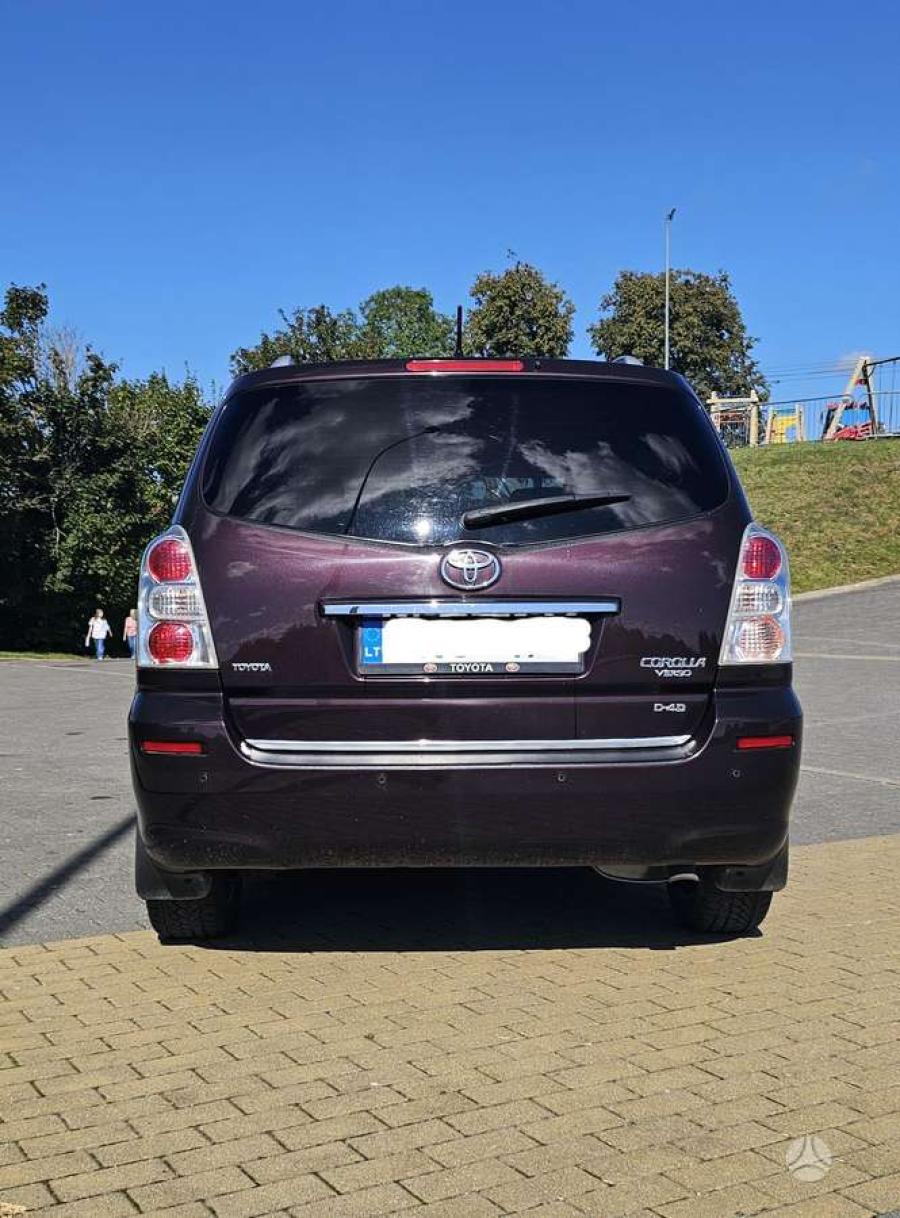 Sarkans Toyota Corolla Verso 2009 Anykščiai, ar dzinēja tilpumu 2.23 L un nobraukumu 265 tūkst. km par 3000 €, foto 6 vietnē AUTOMOTO.COM.LV