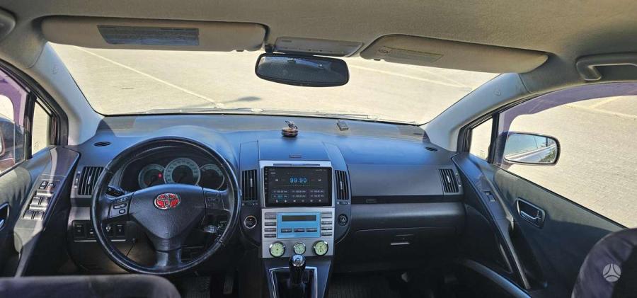 Sarkans Toyota Corolla Verso 2009 Anykščiai, ar dzinēja tilpumu 2.23 L un nobraukumu 265 tūkst. km par 3000 €, foto 8 vietnē AUTOMOTO.COM.LV