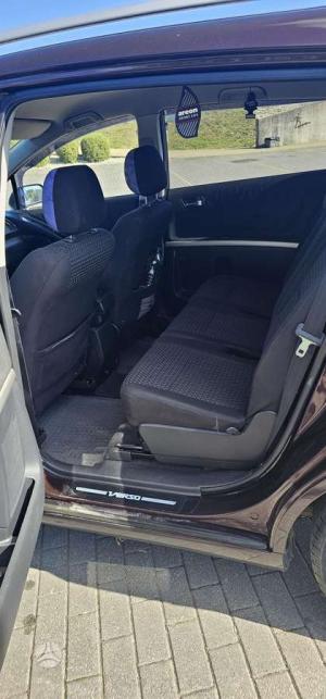 Sarkans Toyota Corolla Verso 2009 Anykščiai, ar dzinēja tilpumu 2.23 L un nobraukumu 265 tūkst. km par 3000 €, foto 10 vietnē AUTOMOTO.COM.LV