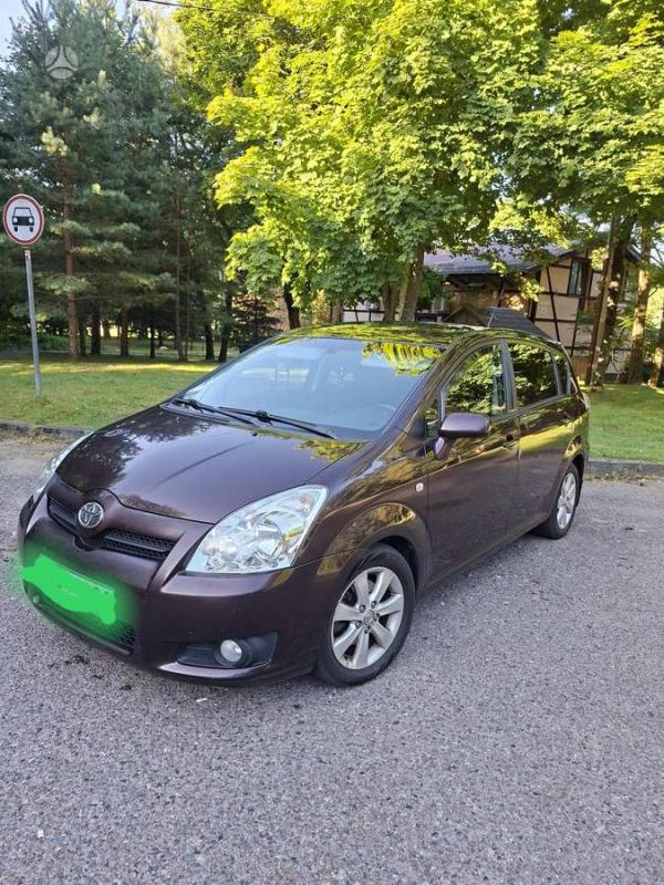 Sarkans Toyota Corolla Verso 2009 Viļņa, ar dzinēja tilpumu 2.23 L un nobraukumu 318 tūkst. km par 3700 €, foto 3 vietnē AUTOMOTO.COM.LV