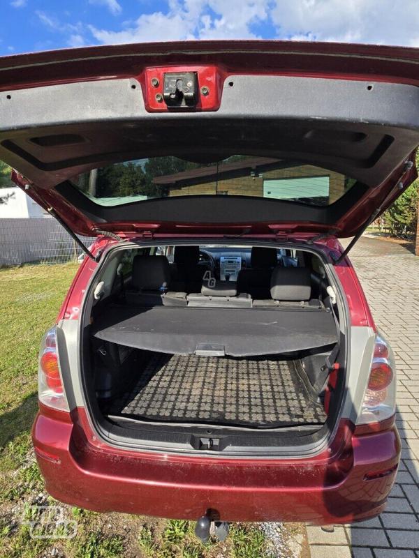 Sarkans Toyota Corolla Verso 2005 Tauragė, ar dzinēja tilpumu 2.00 L un nobraukumu 298 tūkst. km par 1500 €, foto 7 vietnē AUTOMOTO.COM.LV