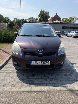 Red Toyota Corolla Verso 2007 in Preili, with an engine capacity of 2.20 L and mileage of 297 thousand km for 2000 €, photo  on AUTOMOTO.COM.LV