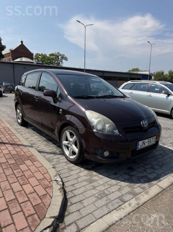 Sarkans Toyota Corolla Verso 2007 Preiļi, ar dzinēja tilpumu 2.20 L un nobraukumu 297 tūkst. km par 2000 €, foto 2 vietnē AUTOMOTO.COM.LV
