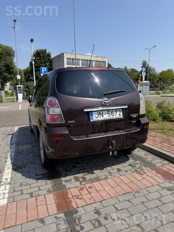 Sarkans Toyota Corolla Verso 2007 Preiļi, ar dzinēja tilpumu 2.20 L un nobraukumu 297 tūkst. km par 2000 €, foto 4 vietnē AUTOMOTO.COM.LV