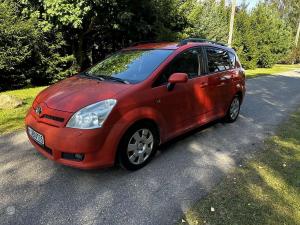 Sarkans Toyota Corolla Verso 2007 Viļņa, ar dzinēja tilpumu 2.00 L un nobraukumu 270 tūkst. km par 1300 €, foto  vietnē AUTOMOTO.COM.LV