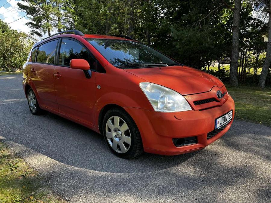Sarkans Toyota Corolla Verso 2007 Viļņa, ar dzinēja tilpumu 2.00 L un nobraukumu 270 tūkst. km par 1300 €, foto 4 vietnē AUTOMOTO.COM.LV