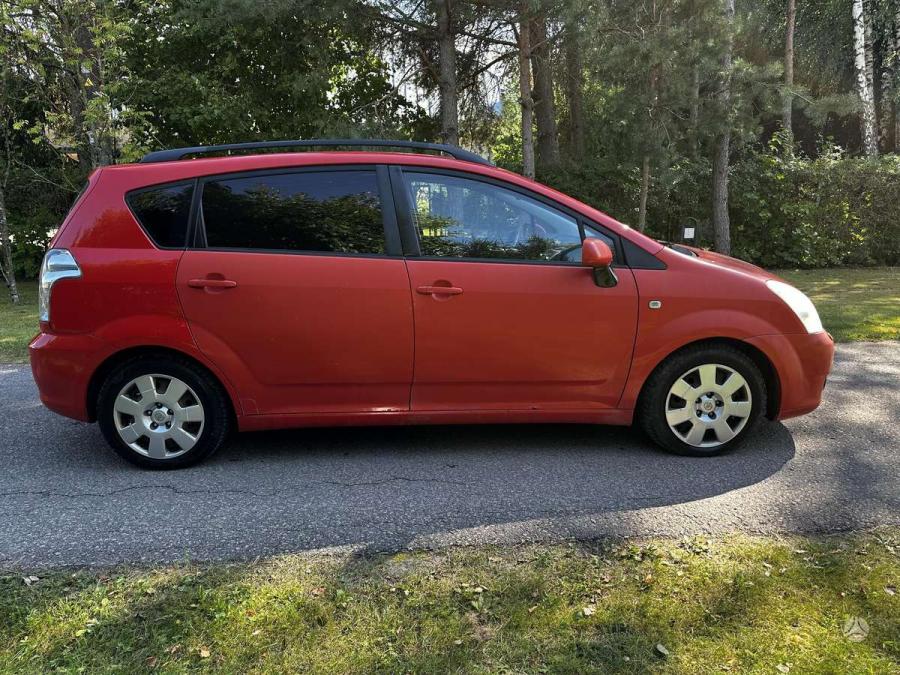 Sarkans Toyota Corolla Verso 2007 Viļņa, ar dzinēja tilpumu 2.00 L un nobraukumu 270 tūkst. km par 1300 €, foto 5 vietnē AUTOMOTO.COM.LV