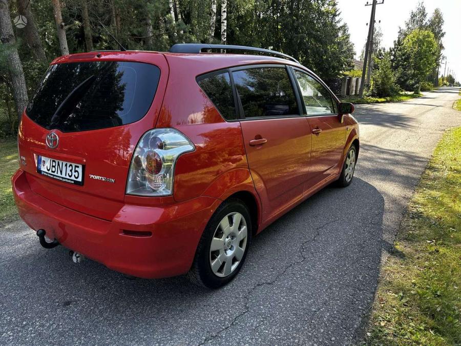 Sarkans Toyota Corolla Verso 2007 Viļņa, ar dzinēja tilpumu 2.00 L un nobraukumu 270 tūkst. km par 1300 €, foto 6 vietnē AUTOMOTO.COM.LV