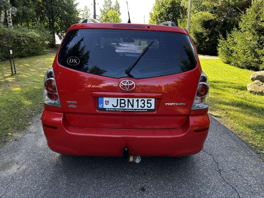 Sarkans Toyota Corolla Verso 2007 Viļņa, ar dzinēja tilpumu 2.00 L un nobraukumu 270 tūkst. km par 1300 €, foto 7 vietnē AUTOMOTO.COM.LV