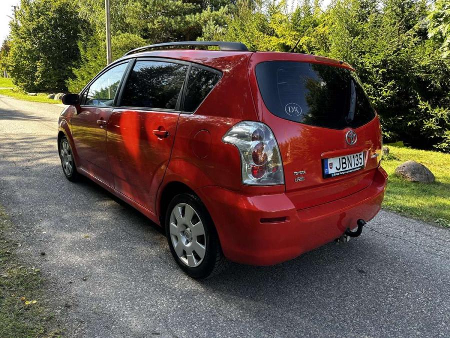 Sarkans Toyota Corolla Verso 2007 Viļņa, ar dzinēja tilpumu 2.00 L un nobraukumu 270 tūkst. km par 1300 €, foto 8 vietnē AUTOMOTO.COM.LV