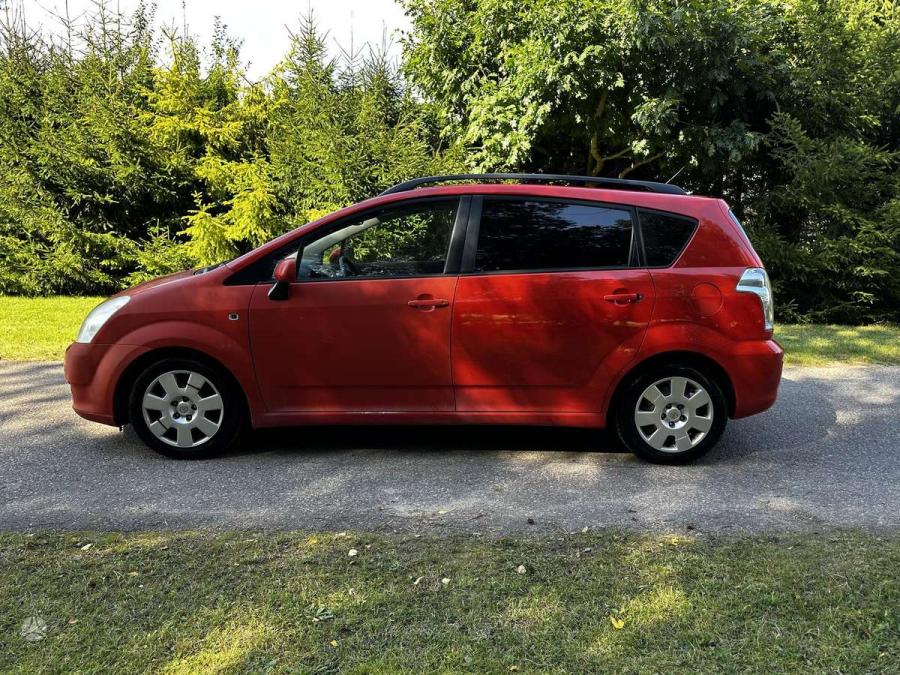 Sarkans Toyota Corolla Verso 2007 Viļņa, ar dzinēja tilpumu 2.00 L un nobraukumu 270 tūkst. km par 1300 €, foto 9 vietnē AUTOMOTO.COM.LV
