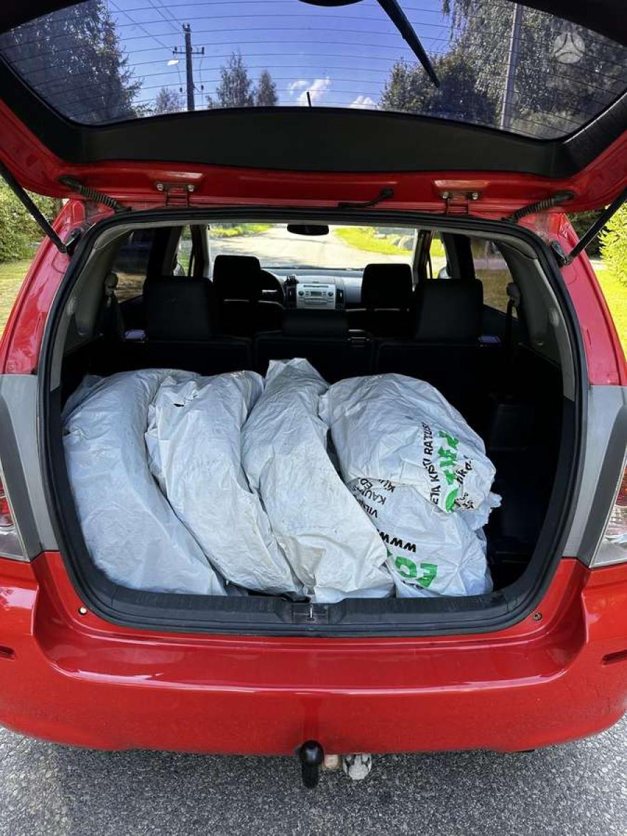 Sarkans Toyota Corolla Verso 2007 Viļņa, ar dzinēja tilpumu 2.00 L un nobraukumu 270 tūkst. km par 1300 €, foto 10 vietnē AUTOMOTO.COM.LV