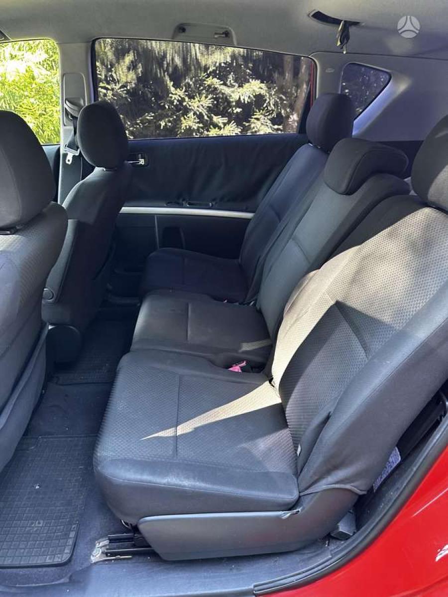 Sarkans Toyota Corolla Verso 2007 Viļņa, ar dzinēja tilpumu 2.00 L un nobraukumu 270 tūkst. km par 1300 €, foto 11 vietnē AUTOMOTO.COM.LV