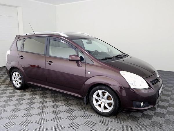 Sarkans Toyota Corolla Verso 2008 Tallina, ar dzinēja tilpumu 2.20 L un nobraukumu 248 tūkst. km par 2099 €, foto 1 vietnē AUTOMOTO.COM.LV