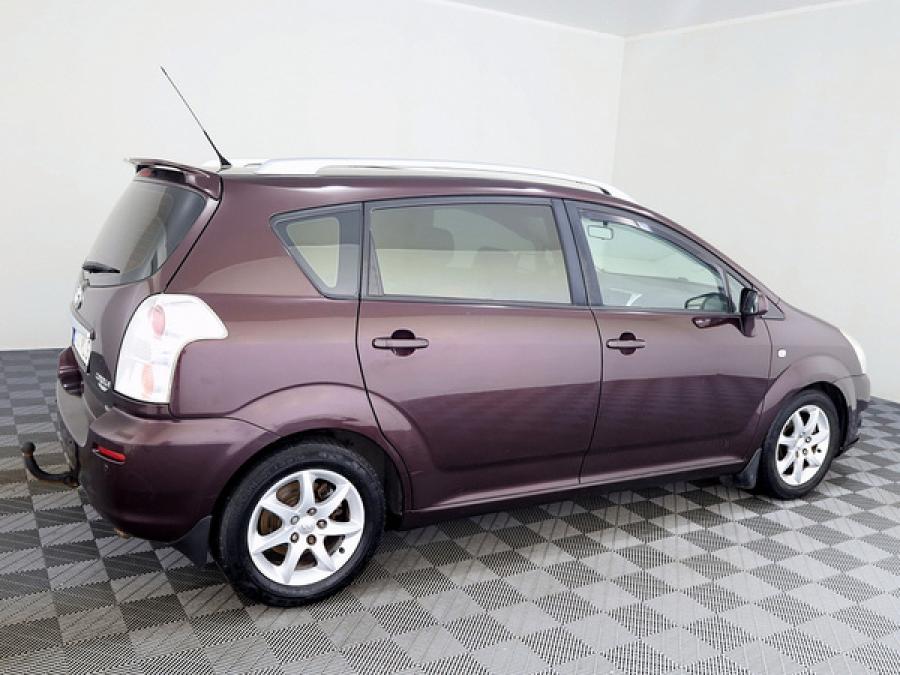 Red Toyota Corolla Verso 2008 in Tallinn, with an engine capacity of 2.20 L and mileage of 248 thousand km for 2099 €, photo 4 on AUTOMOTO.COM.LV