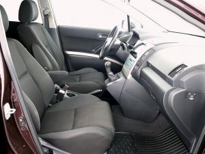 Red Toyota Corolla Verso 2008 in Tallinn, with an engine capacity of 2.20 L and mileage of 248 thousand km for 2099 €, photo 7 on AUTOMOTO.COM.LV
