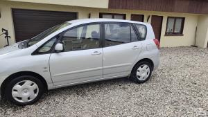 Toyota Corolla Verso 2002 in Marijampole, with an engine capacity of 2.00 L and mileage of 351 thousand km for 450 €, photo 10 on AUTOMOTO.COM.LV
