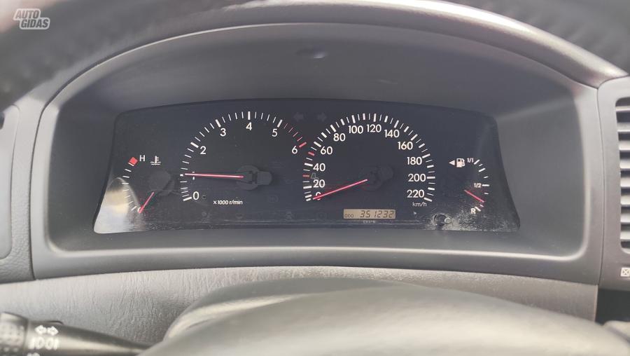 Toyota Corolla Verso 2002 in Marijampole, with an engine capacity of 2.00 L and mileage of 351 thousand km for 450 €, photo 18 on AUTOMOTO.COM.LV