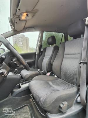 Toyota Corolla Verso 2003 in Vilnius, with an engine capacity of 2.00 L and mileage of 272 thousand km for 450 €, photo 7 on AUTOMOTO.COM.LV