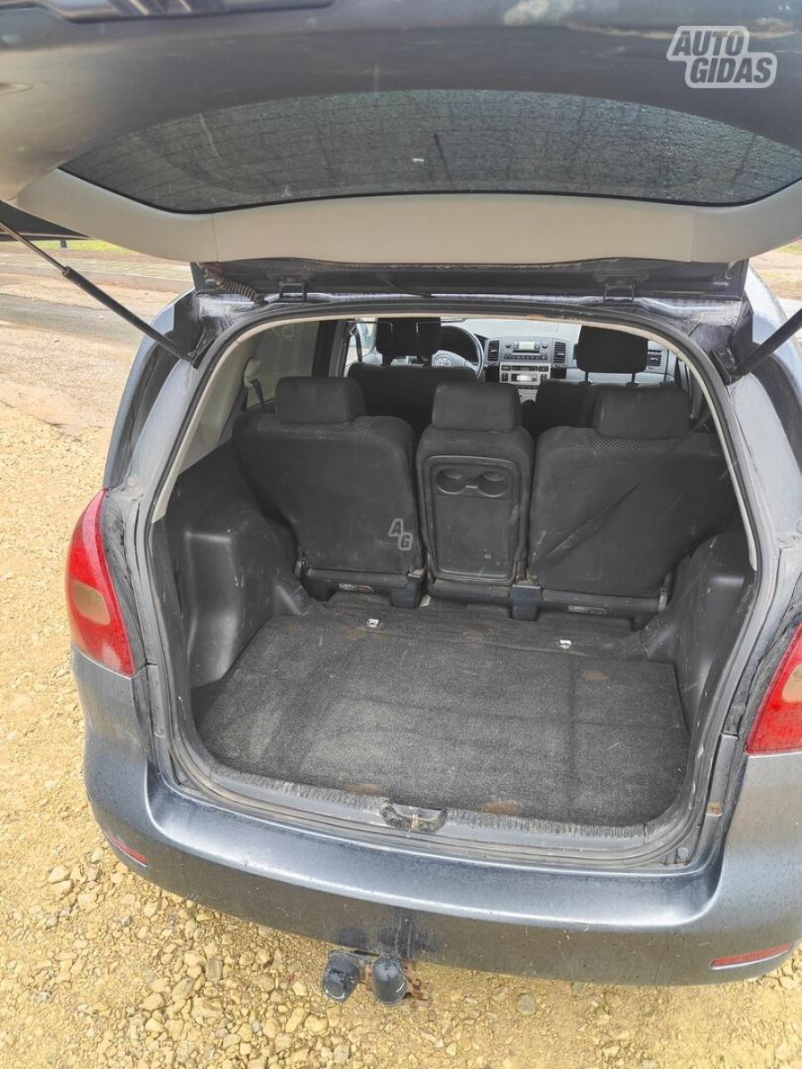Toyota Corolla Verso 2003 in Vilnius, with an engine capacity of 2.00 L and mileage of 272 thousand km for 450 €, photo 10 on AUTOMOTO.COM.LV