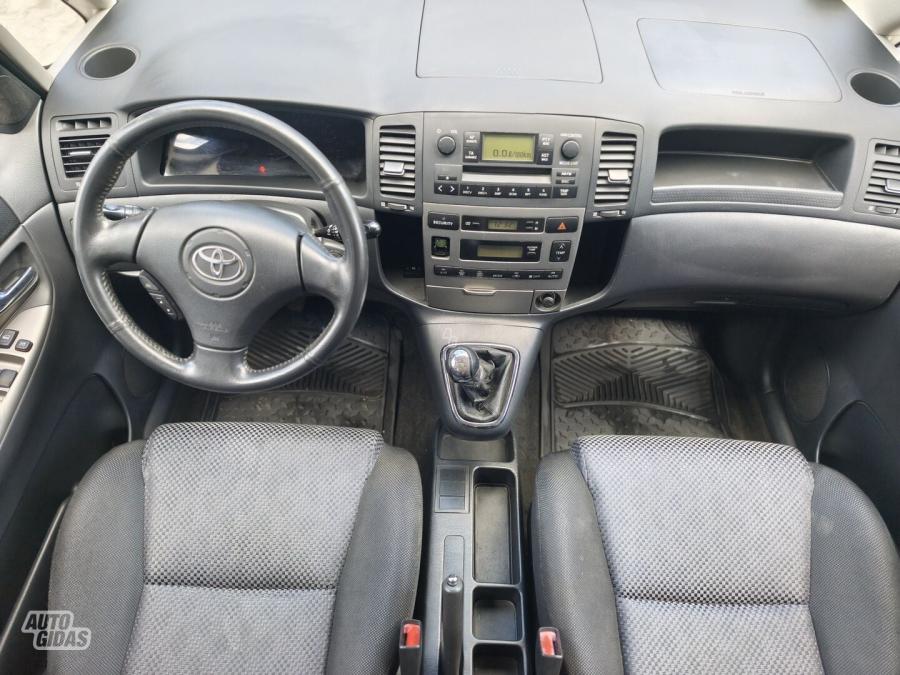 Toyota Corolla Verso 2003 in Vilnius, with an engine capacity of 1.60 L and mileage of 296 thousand km for 1350 €, photo 13 on AUTOMOTO.COM.LV
