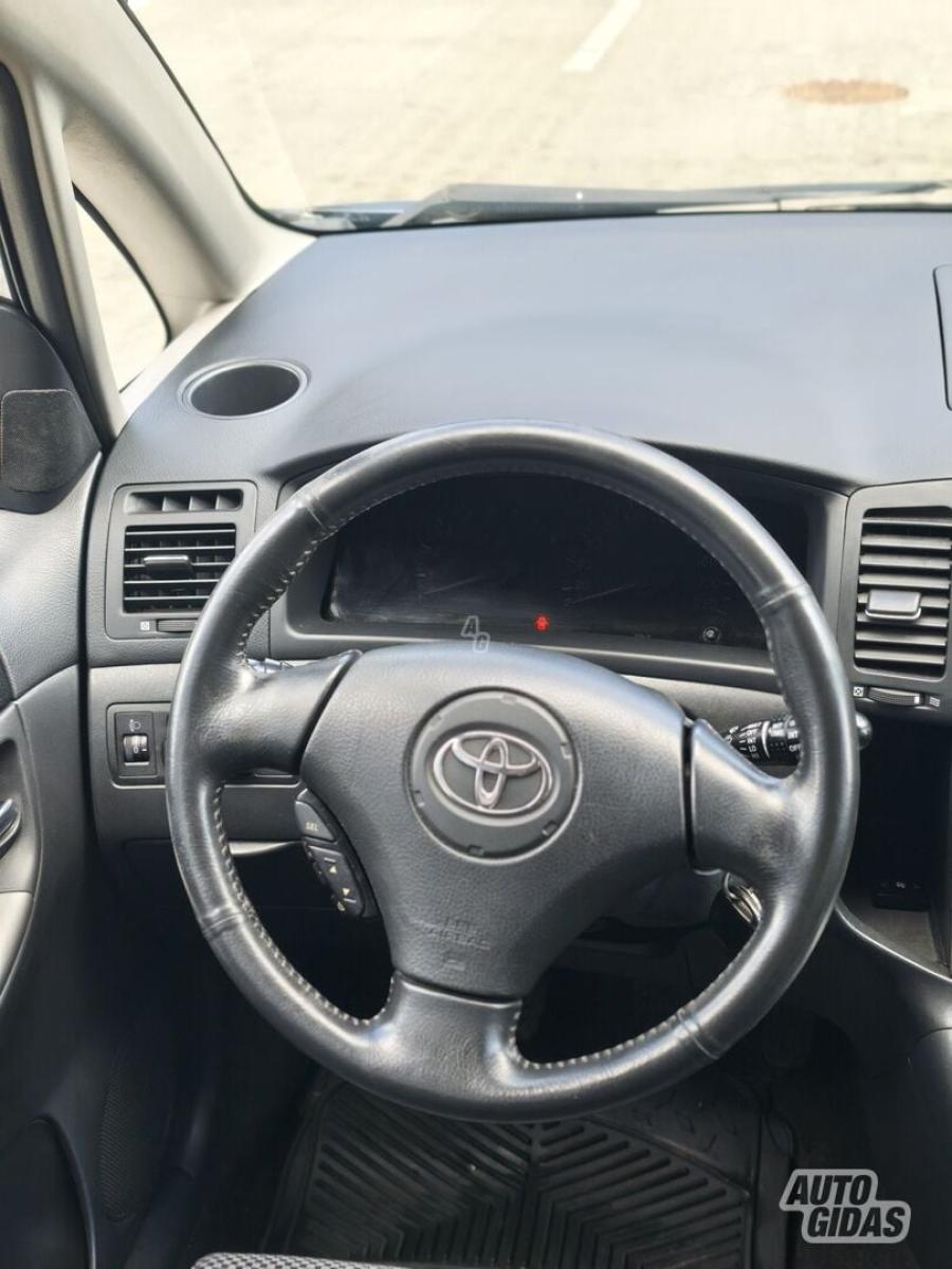 Toyota Corolla Verso 2003 in Vilnius, with an engine capacity of 1.60 L and mileage of 296 thousand km for 1350 €, photo 14 on AUTOMOTO.COM.LV