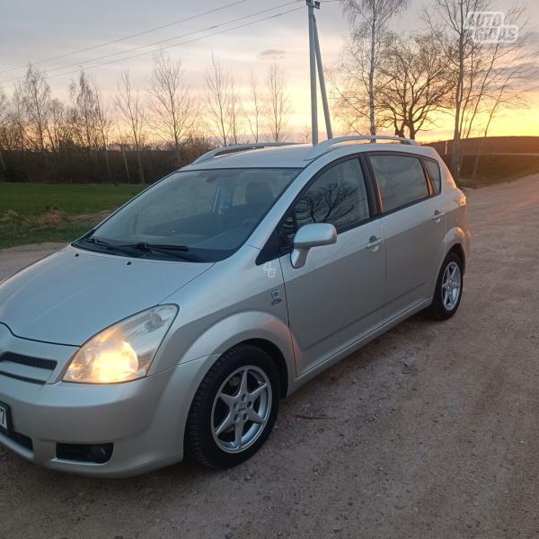 Toyota Corolla Verso 2004 in Marijampole, with an engine capacity of 2.00 L and mileage of 300 thousand km for 1700 €, photo 2 on AUTOMOTO.COM.LV