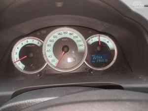 Toyota Corolla Verso 2004 Viļņa, ar dzinēja tilpumu 1.80 L un nobraukumu 297 tūkst. km par 1700 €, foto 5 vietnē AUTOMOTO.COM.LV