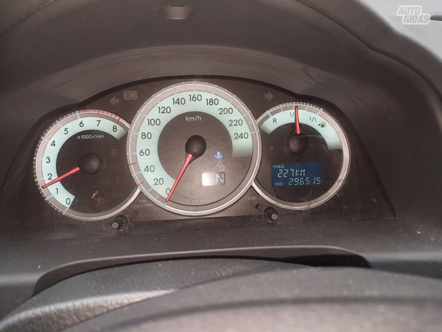 Toyota Corolla Verso 2004 Viļņa, ar dzinēja tilpumu 1.80 L un nobraukumu 297 tūkst. km par 1700 €, foto 5 vietnē AUTOMOTO.COM.LV