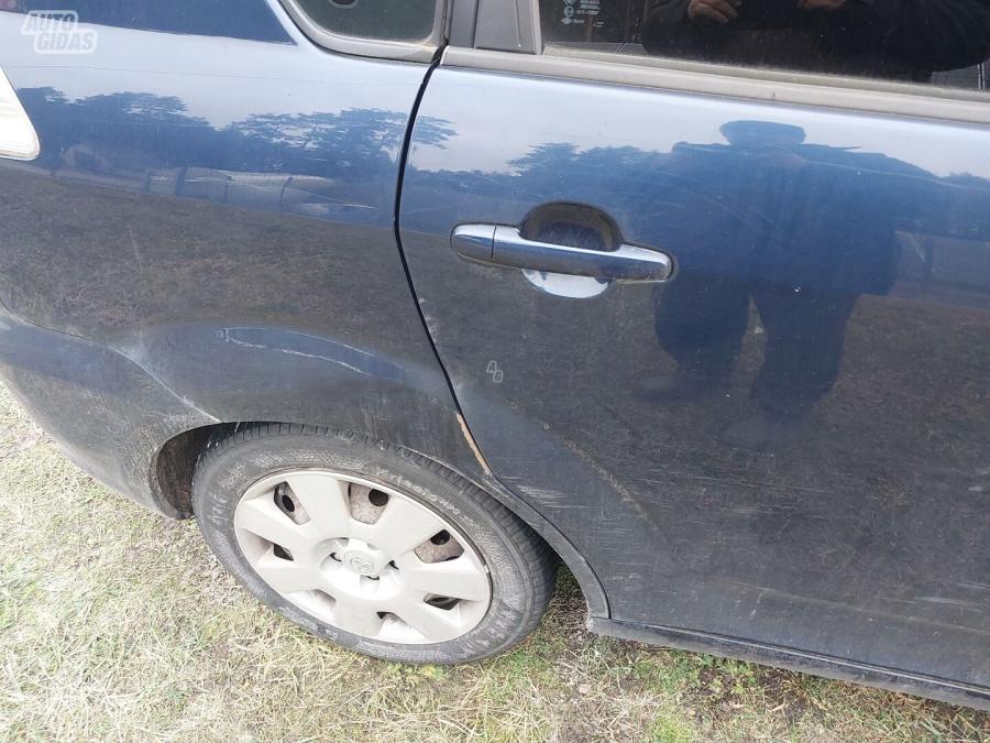 Toyota Corolla Verso 2004 Viļņa, ar dzinēja tilpumu 1.80 L un nobraukumu 297 tūkst. km par 1700 €, foto 9 vietnē AUTOMOTO.COM.LV