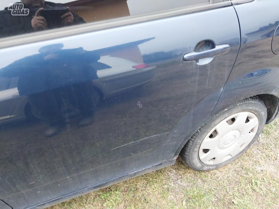 Toyota Corolla Verso 2004 Viļņa, ar dzinēja tilpumu 1.80 L un nobraukumu 297 tūkst. km par 1700 €, foto 12 vietnē AUTOMOTO.COM.LV