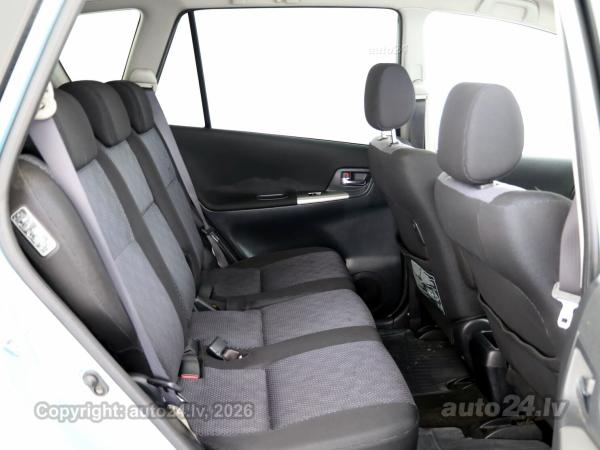 Toyota Corolla Verso 2004 in Tallinn, with an engine capacity of 1.60 L and mileage of 215 thousand km for 1999 €, photo 7 on AUTOMOTO.COM.LV